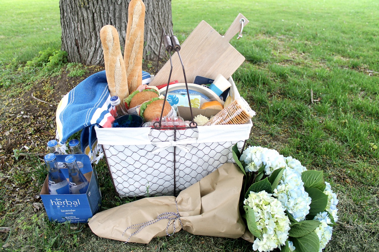 Dining Al Fresco With a Picnic in the Park - Amidst the Chaos