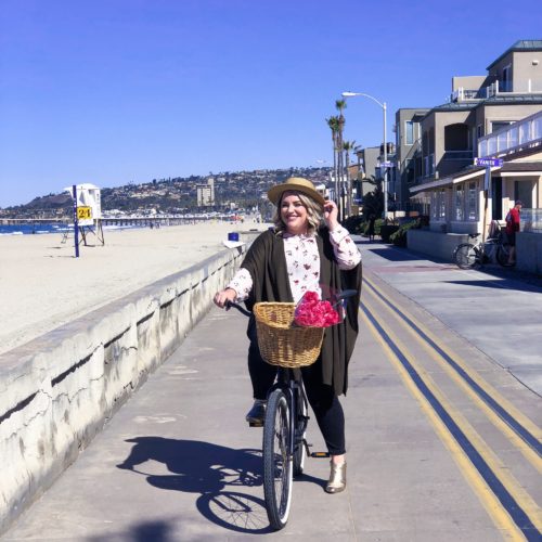 How To Take Pictures of Yourself When Travelling Alone - Amidst the Chaos